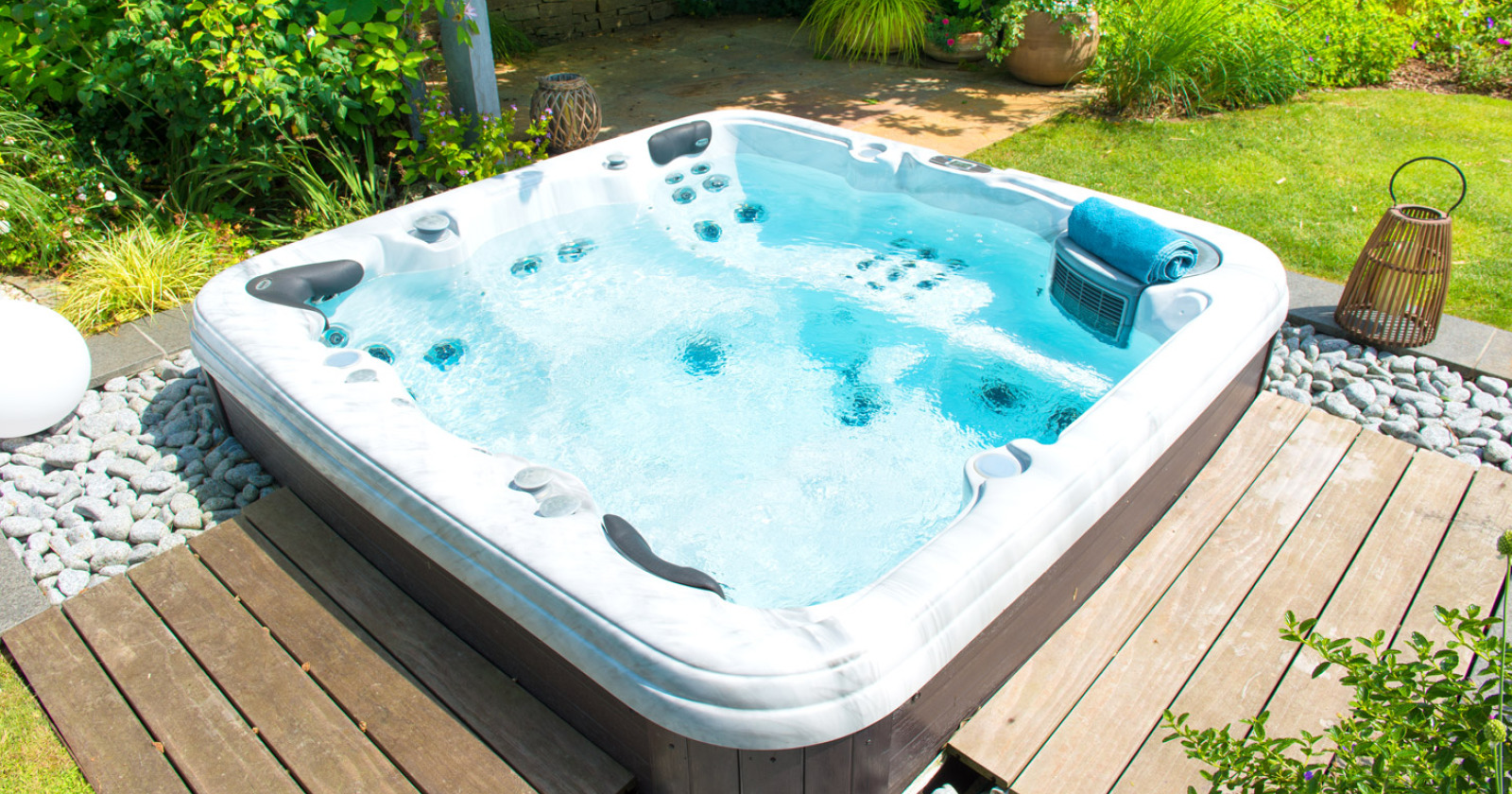 Abri pour spa : une bulle de bien-être - Aquilus Piscines et Spas